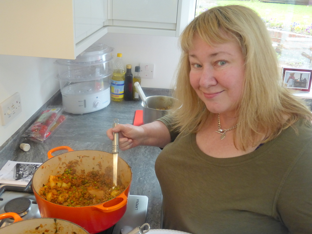 Aloo Keema Mutter in Yvonne’s New Kitchen – Hector’s Recipe - Curry-Heute